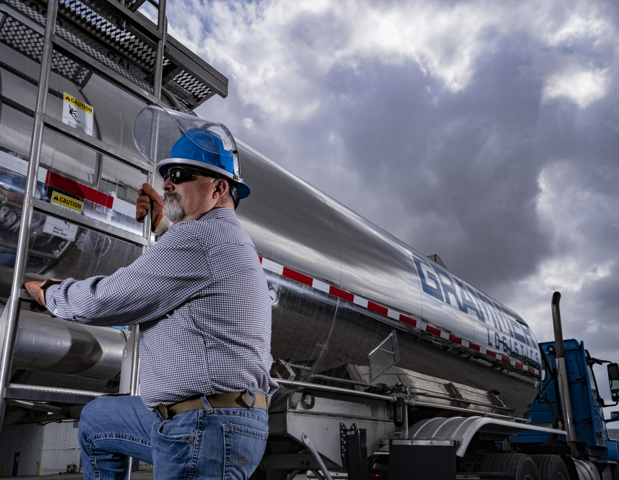 Key Characteristics for a Reliable Bulk Liquids Tank Truck Carrier ...